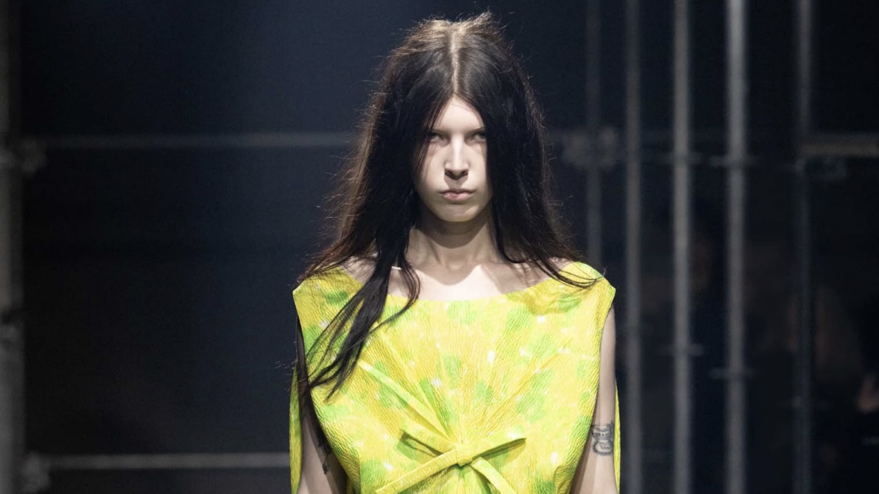 “Depression Hair,” Explained: The Messy 'Do Makes a Comeback