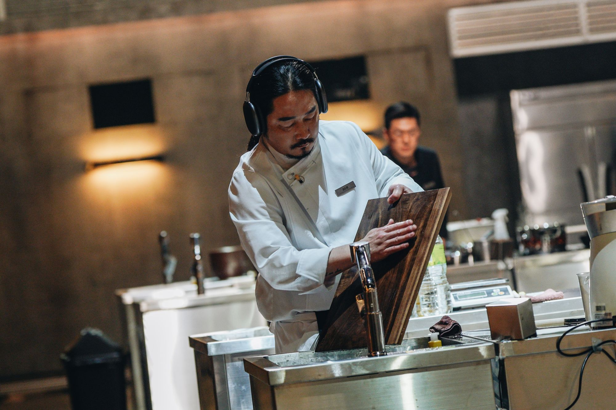 Why "Culinary Class Wars" Chef Kim Do Yun Keeps His Eyes Partially Closed