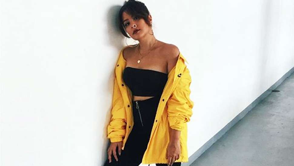 LOTD: How to Style a Rain Parka Like a Cool Girl, According to Chi ...