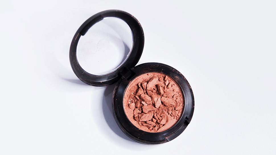 Here's How to Fix Your Broken Powder Makeup | Preview.ph