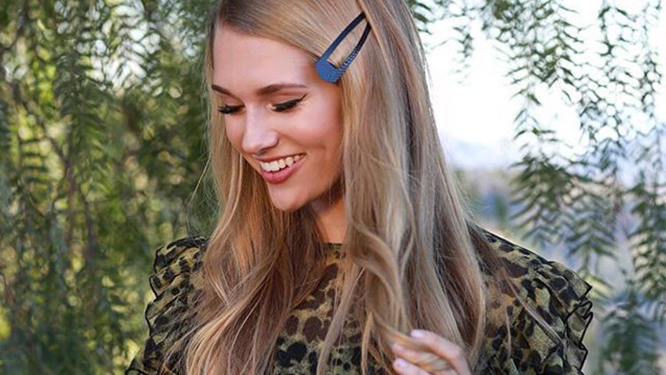 '90s Snap Clips Are Cool Again, and Here's How to Wear Them Today ...
