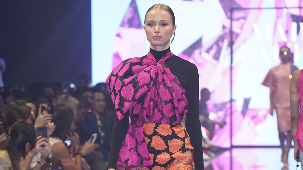 Martin Bautista Demonstrates How to Wear Florals in 2018 | Preview.ph