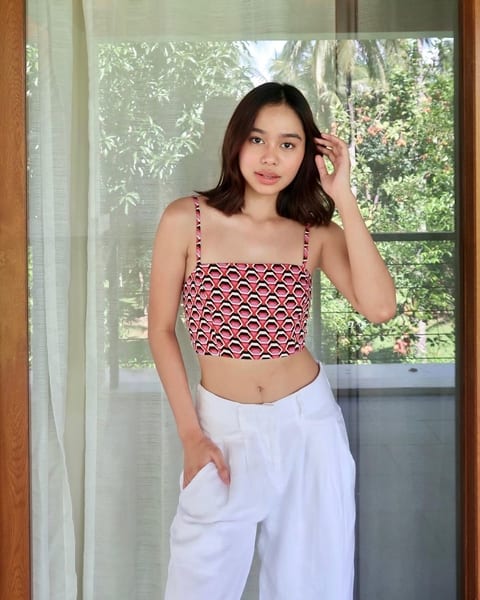 Red Crop Top Outfit Ideas
